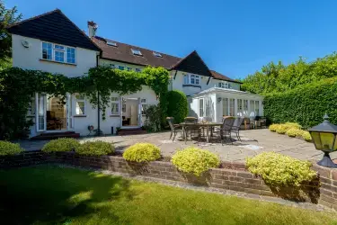 Holiday Cottages in Surrey | Self-catering cottage to rent in England