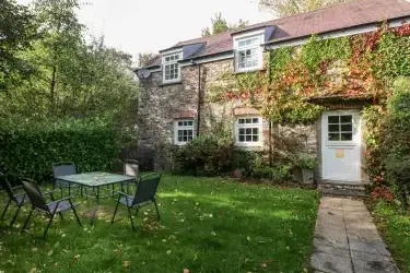 Cottages in Wales with Swimming Pools | Holiday Cottages with Pools in ...